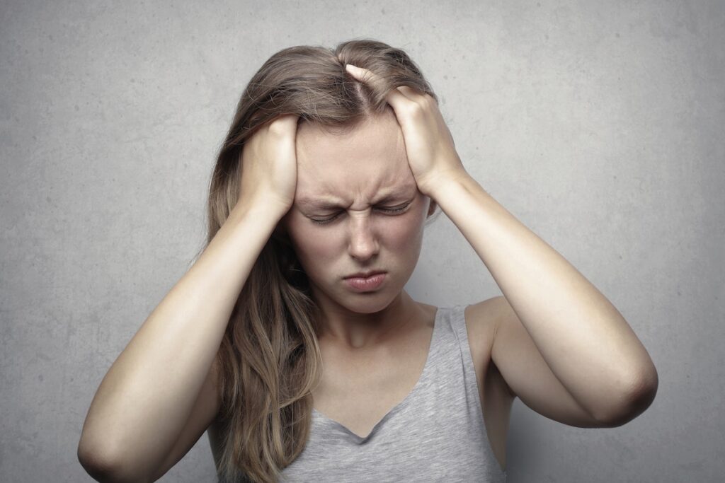 Migraines that affect your eyes; Migraine with Aura and Retinal ...